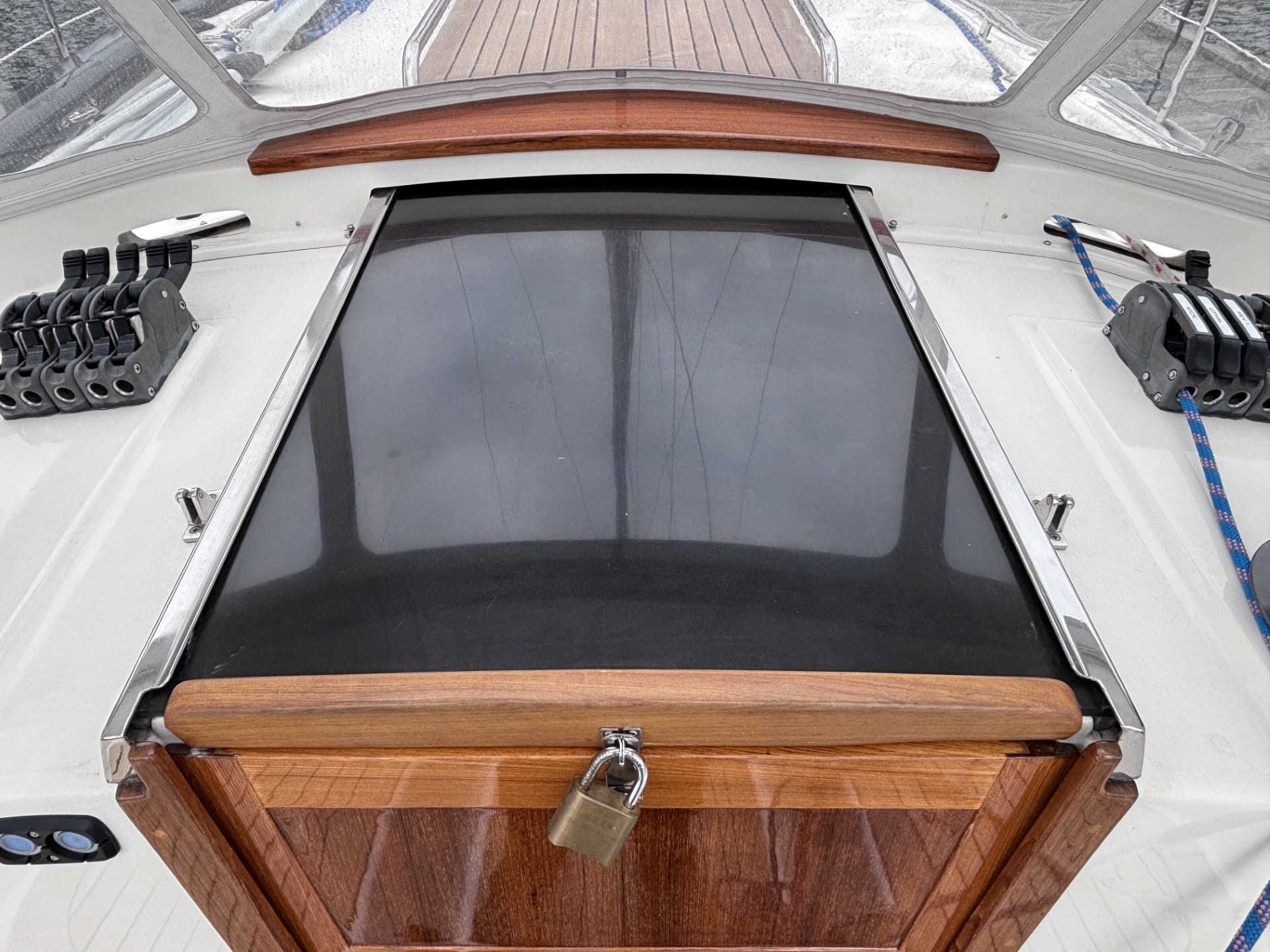 Rostfria lister till skjutlucka - Wasa Yachts